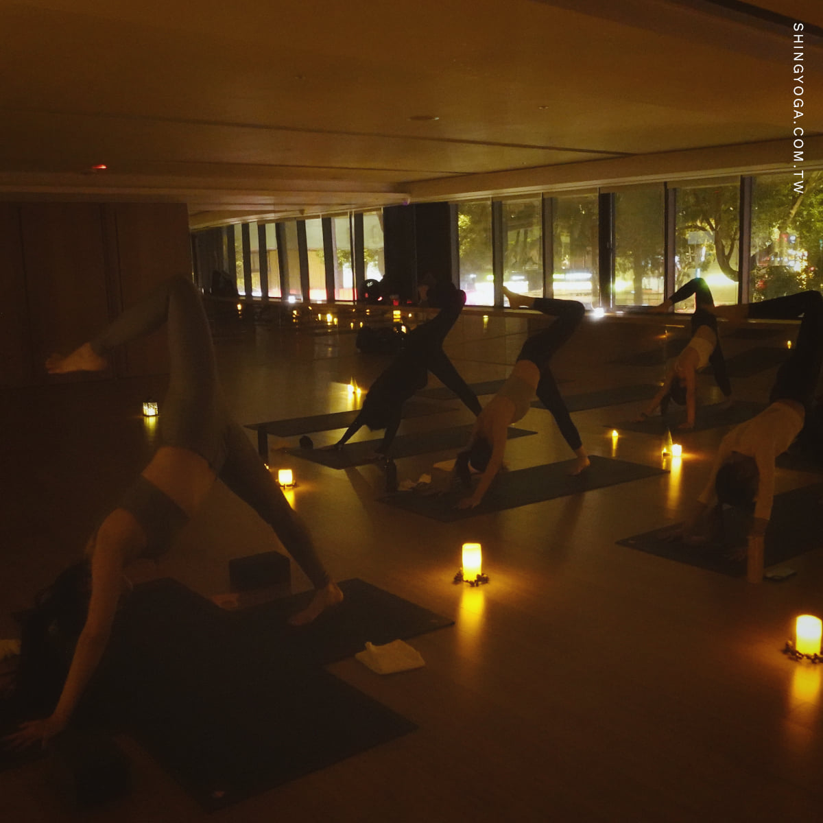 忻瑜珈 | 微光瑜珈 Yoga In The Dark｜ACCUPASS 活動通